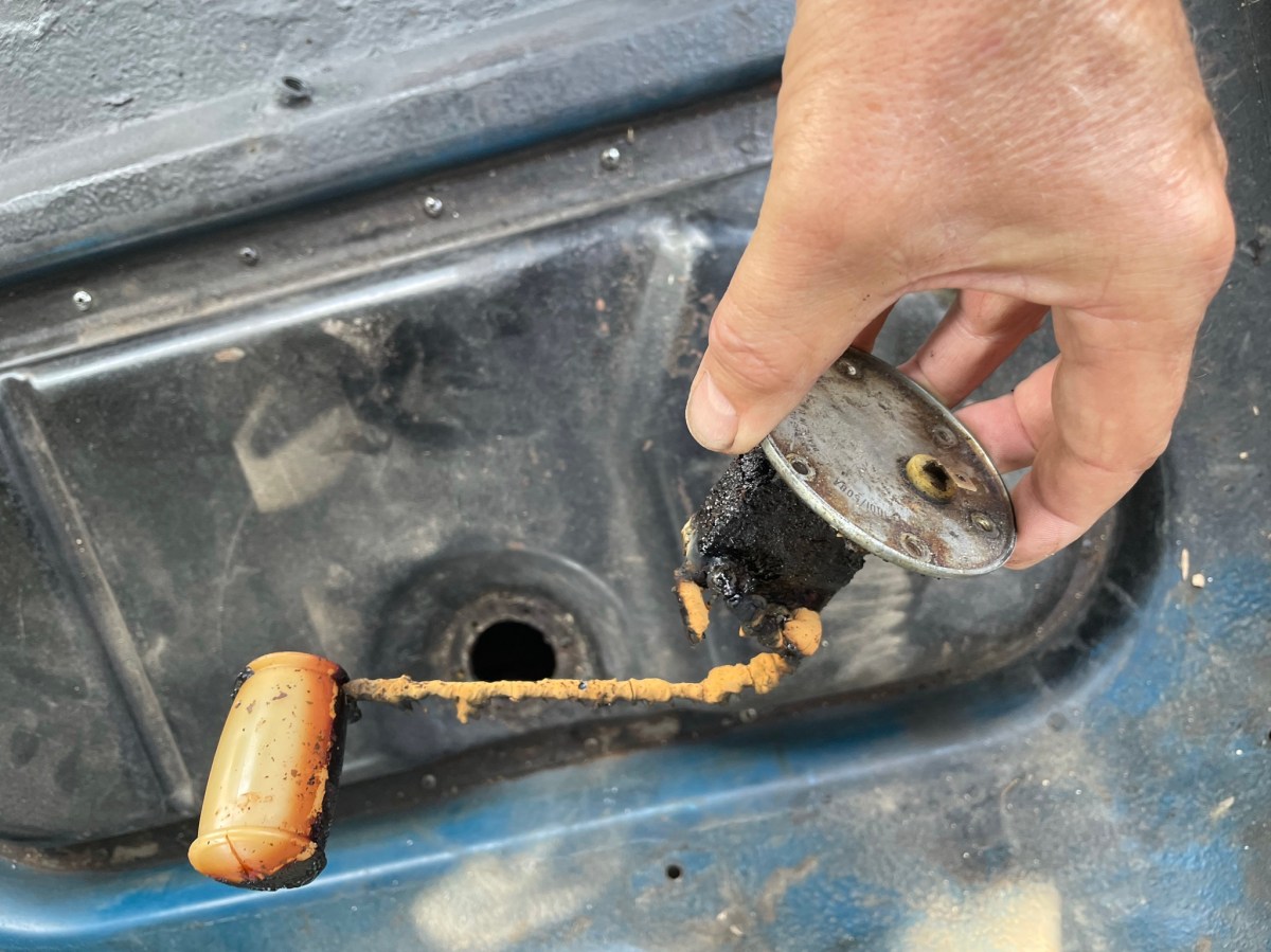 Removing Morris Minor Fuel Tank – The Motorphile